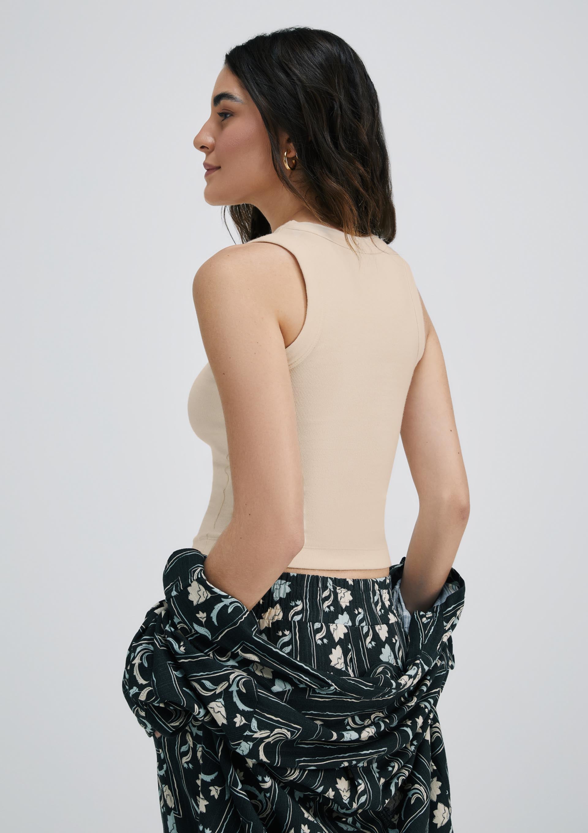 Regata Básica Feminina Slim Neck - Creme